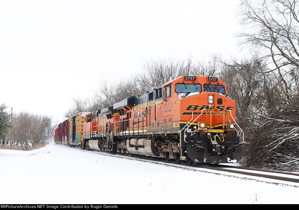 BNSF 5757 at Gainesville Texas